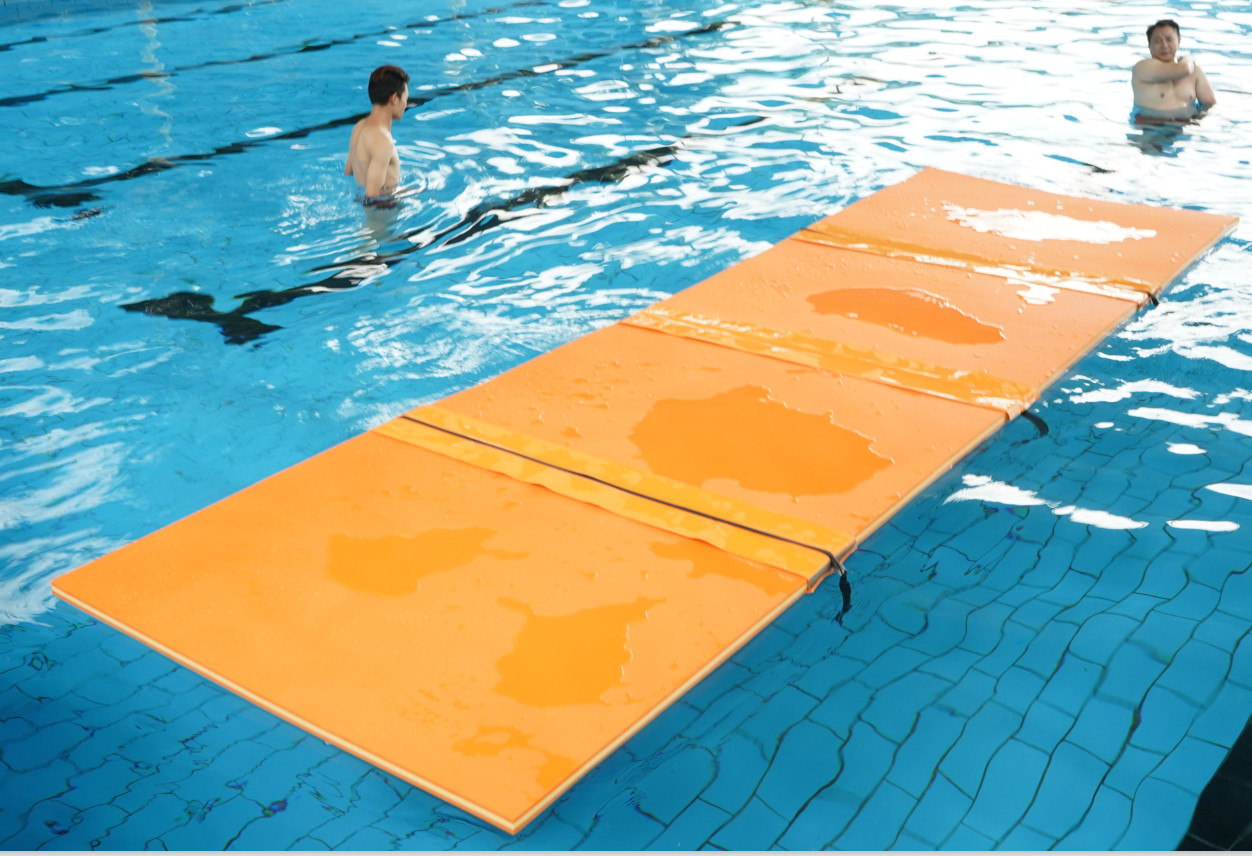Closed Cell 9x6 Spliced Floating Pool Mat Foam Multi Layer XPE Pad For ...